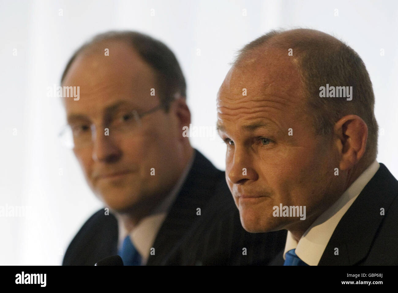 Andy robinson left and scotland a coach hi-res stock photography and ...