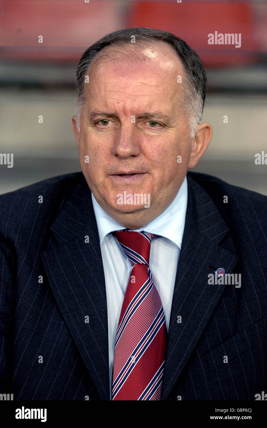 Red star belgrade coach hi-res stock photography and images - Alamy