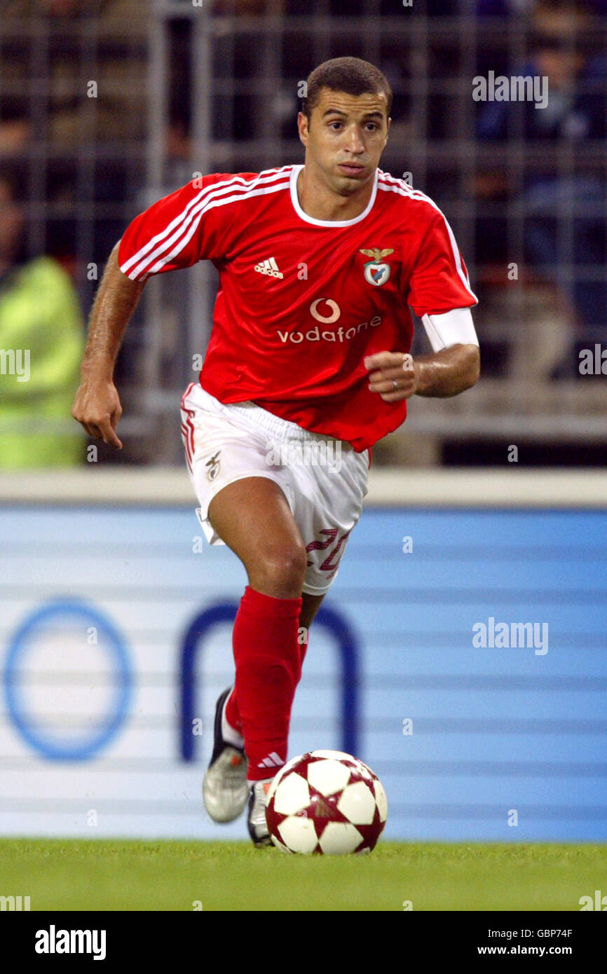 Simao sabrosa benfica hi-res stock photography and images - Alamy