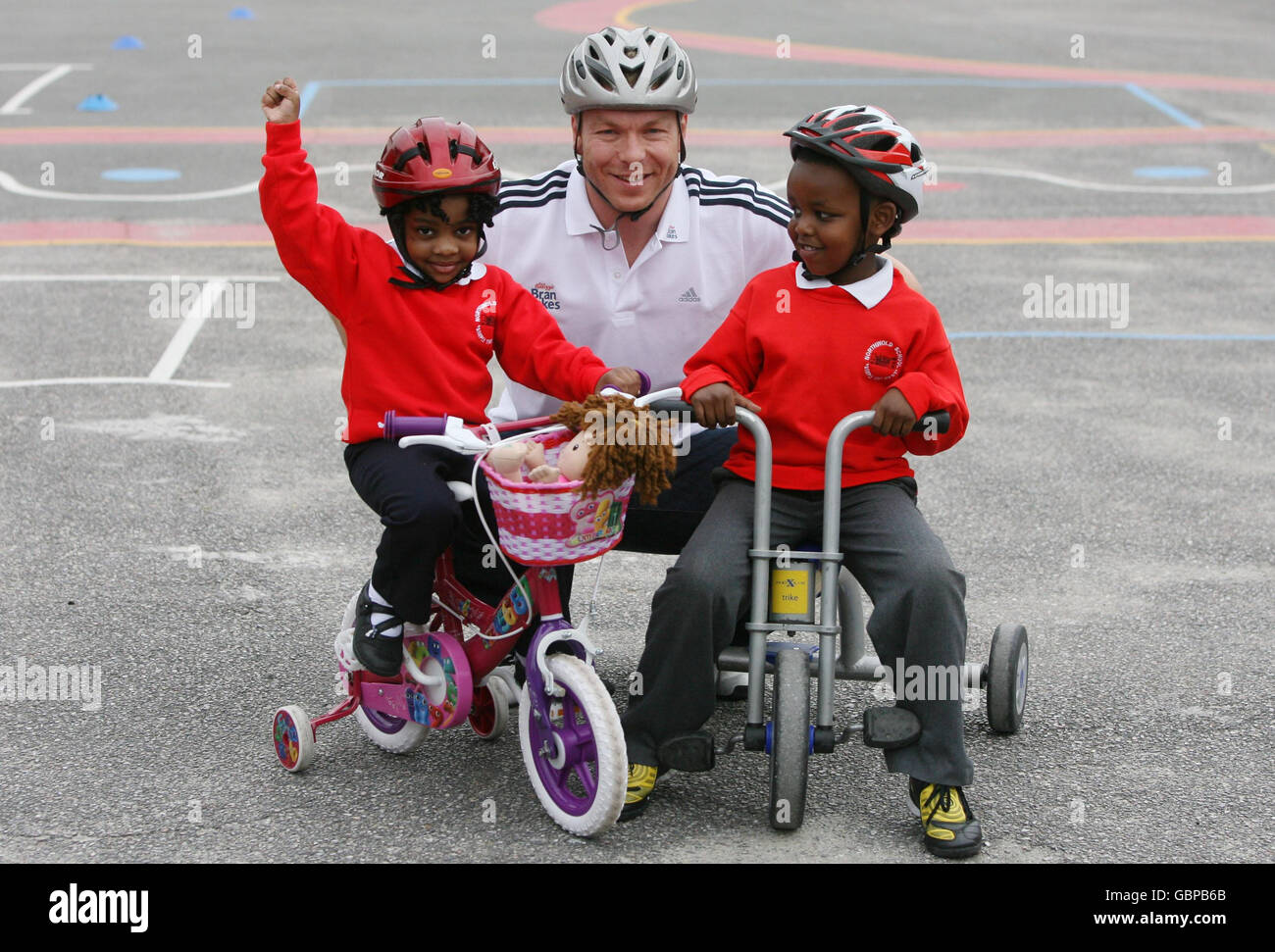 Sir Chris Hoy pictured with with Rohanna (3) and Hamza (5) (right ...