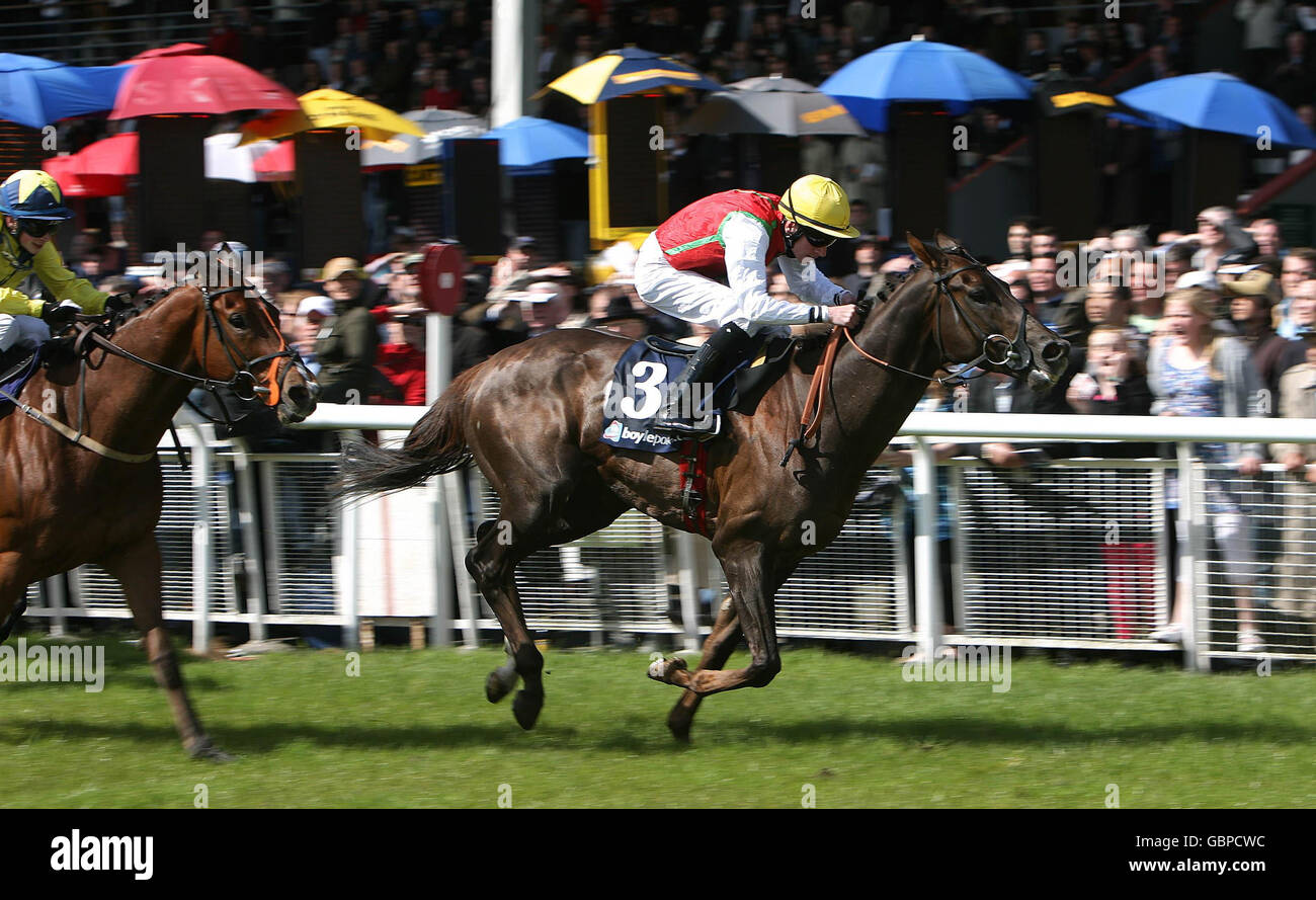 Winning the irish 2000 guineas at the curragh hi-res stock photography ...