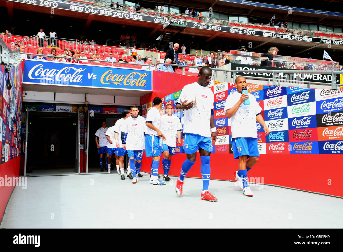 Gillingham players walk out the tunnel at Wembley Stadium Stock Photo ...