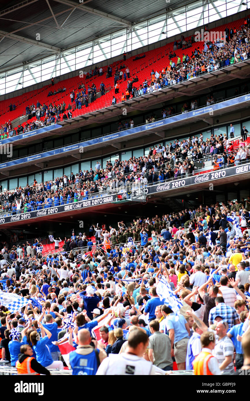 Gillingham fans hi-res stock photography and images - Alamy