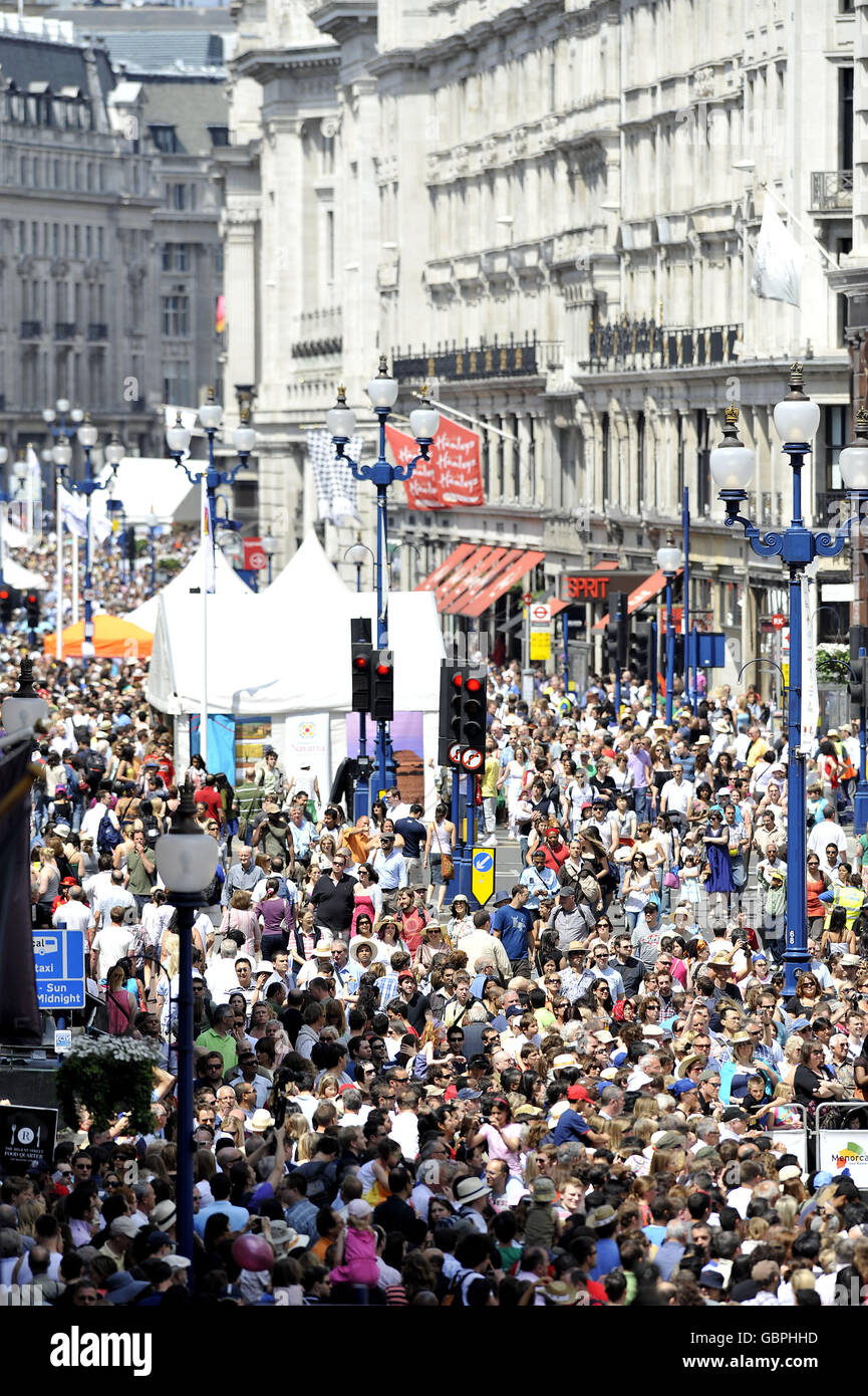 London festival visitors people hi-res stock photography and images - Alamy