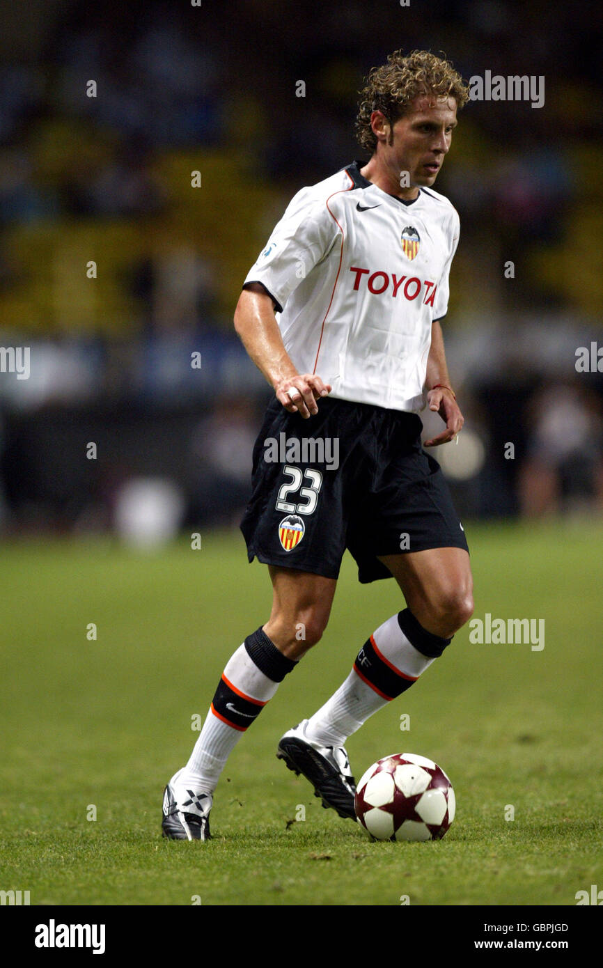 Soccer - UEFA Super Cup - FC Porto v Valencia. Curro Torres, Valencia ...