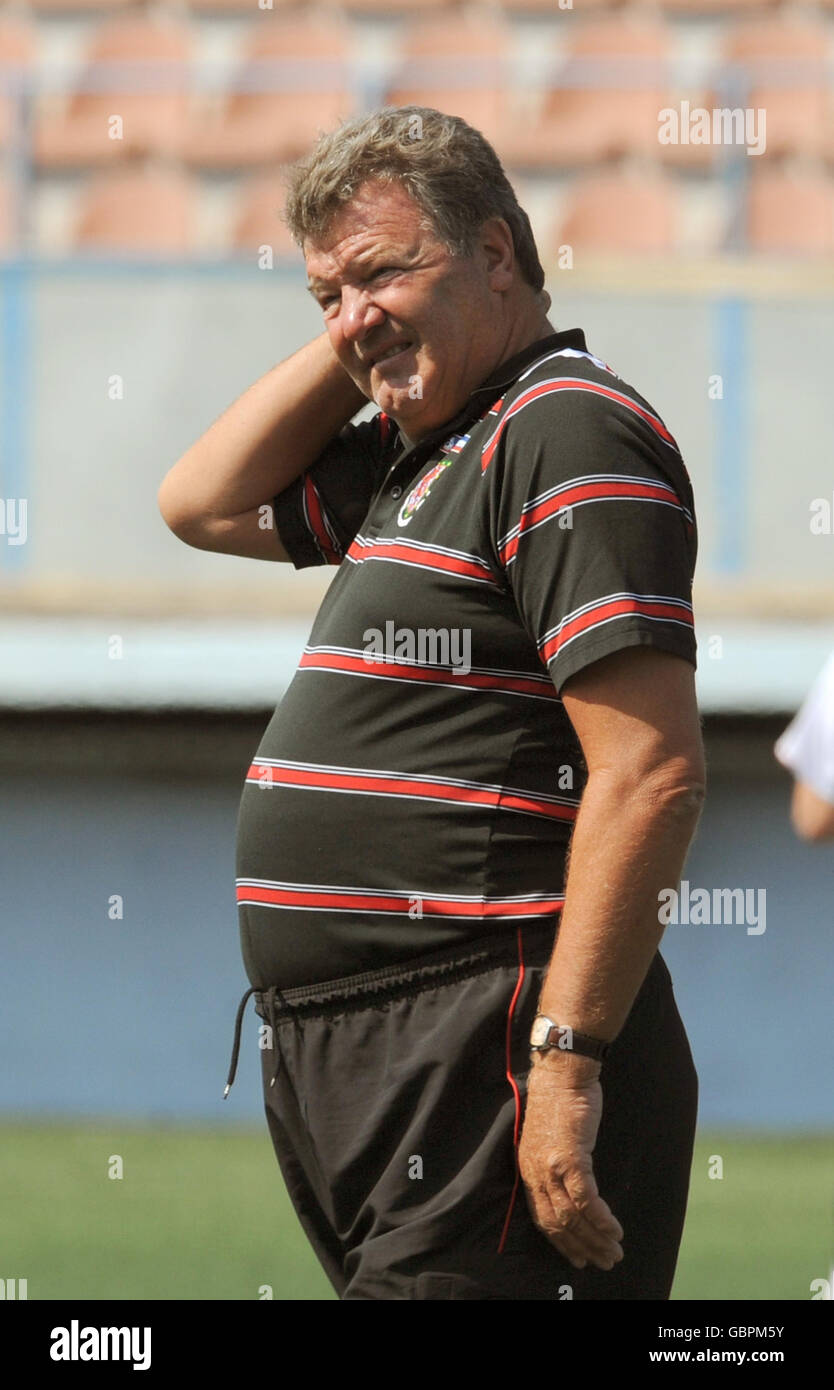 John toshack wales player hi-res stock photography and images - Alamy