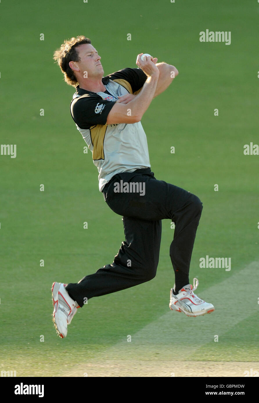 Cricket t20 full length butler hi-res stock photography and images - Alamy