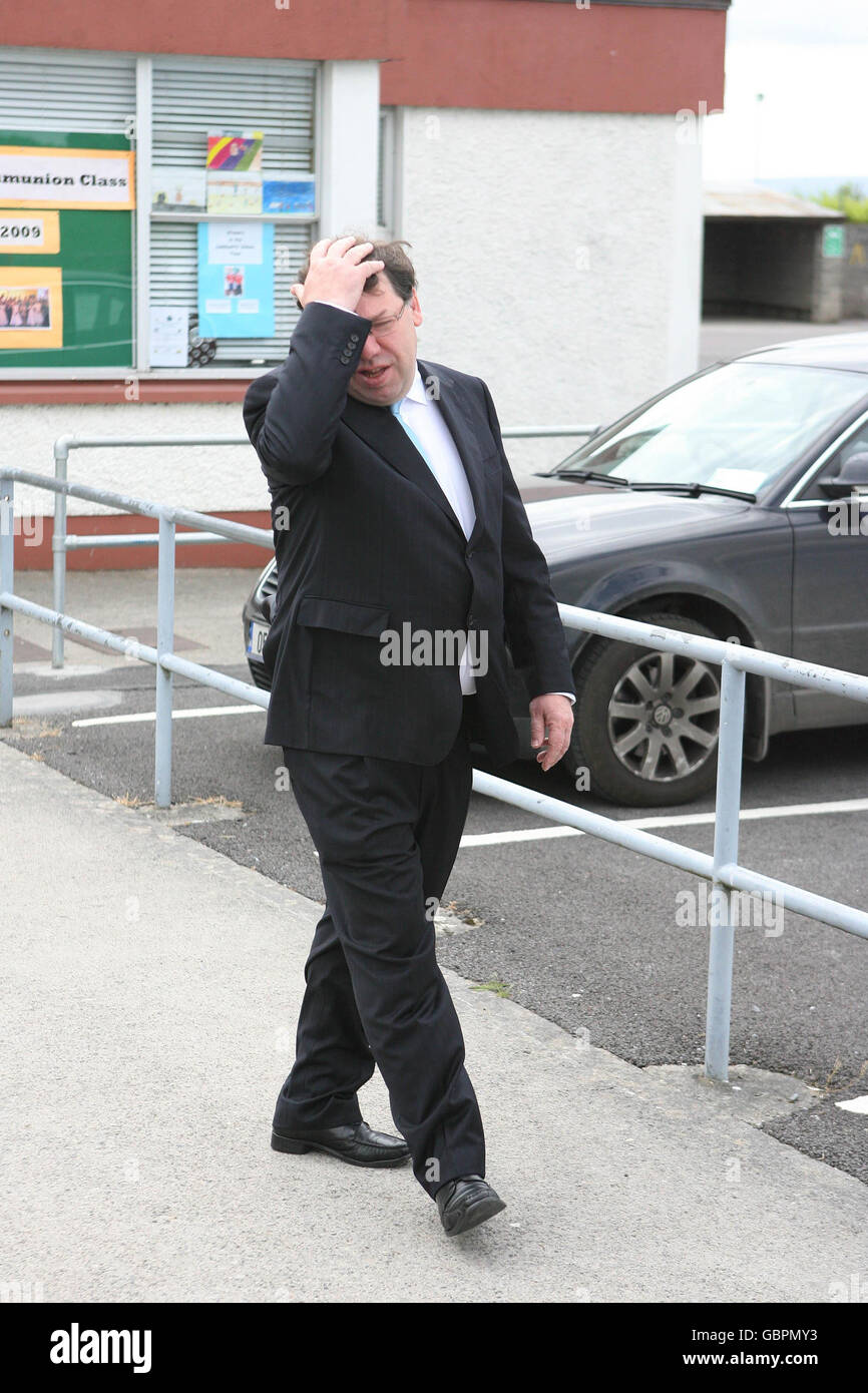 Taoiseach brian cowen at mucklagh national school in co offaly hi-res ...
