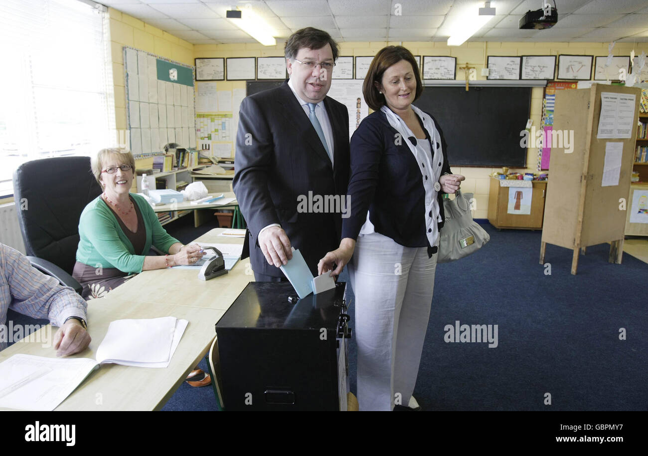 Taoiseach brian cowen at mucklagh national school in co offaly hi-res ...