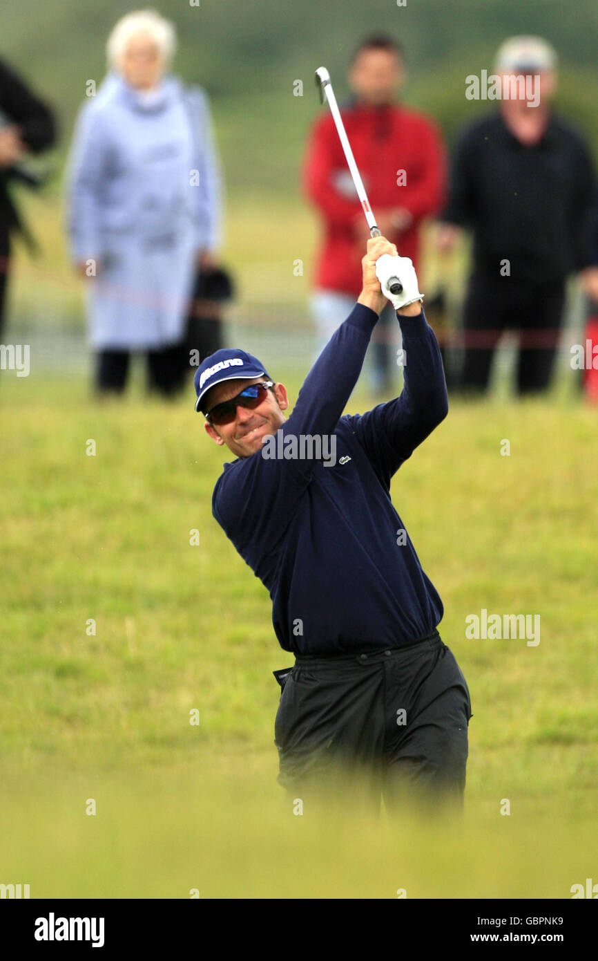 Spain's Ignacio Garrido in action on the first fairway during Round 4 ...
