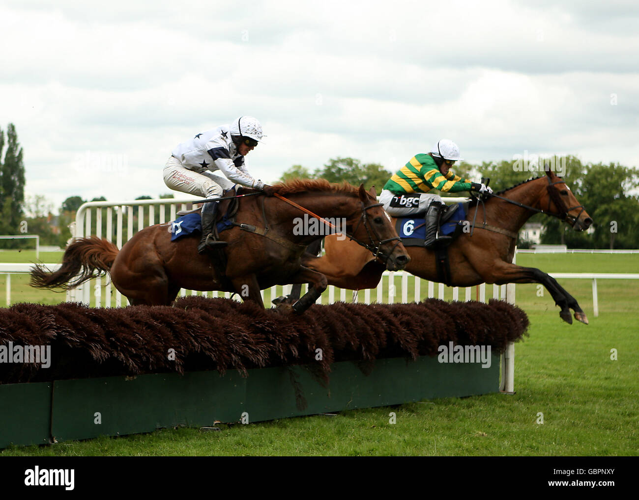 Horse racing family fun day worcester racecourse hi-res stock ...