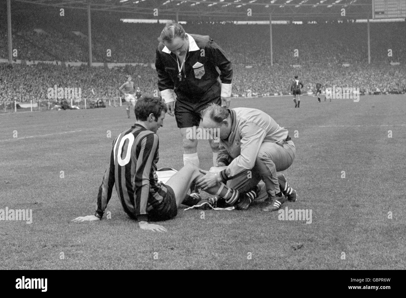 Referee George McCabe (c) looks on as Manchester City trainer Dave ...
