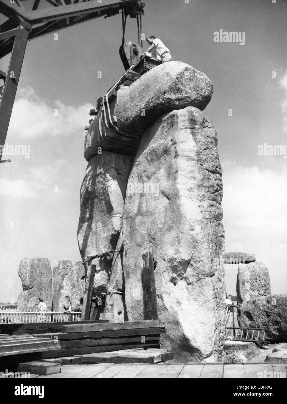Landmarks - Stonehenge Repair - 1958 Stock Photo - Alamy