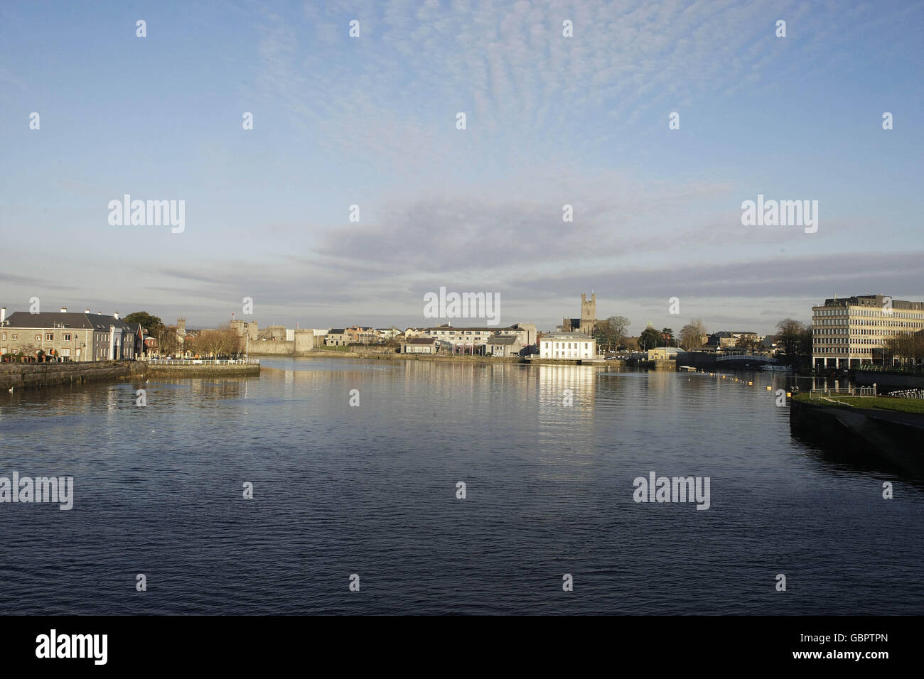 The river Shannon as it passes through Limerick city Stock Photo - Alamy