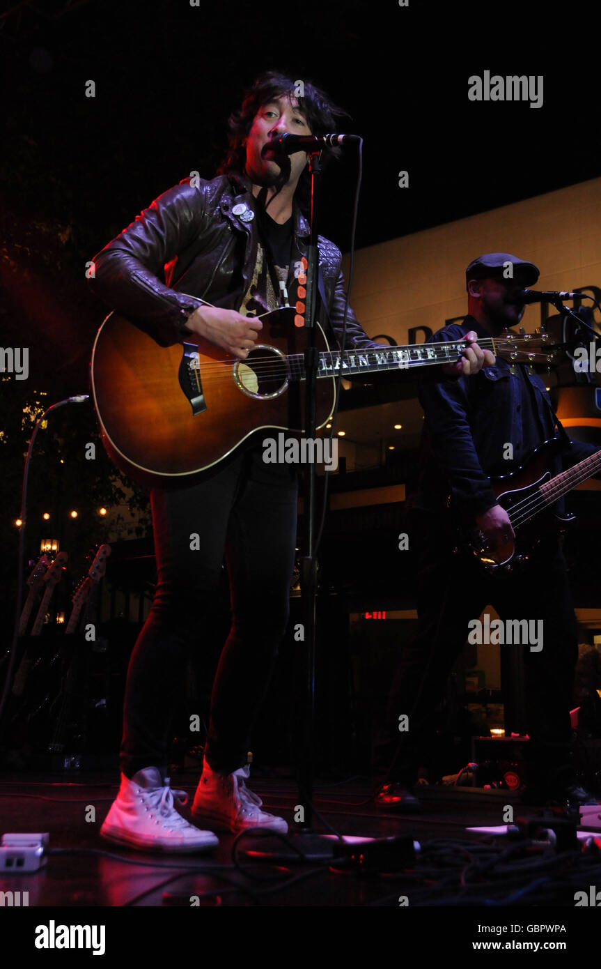 Los Angeles, CA, USA. 6th July, 2016. Tom Higgenson, Plain White T's ...