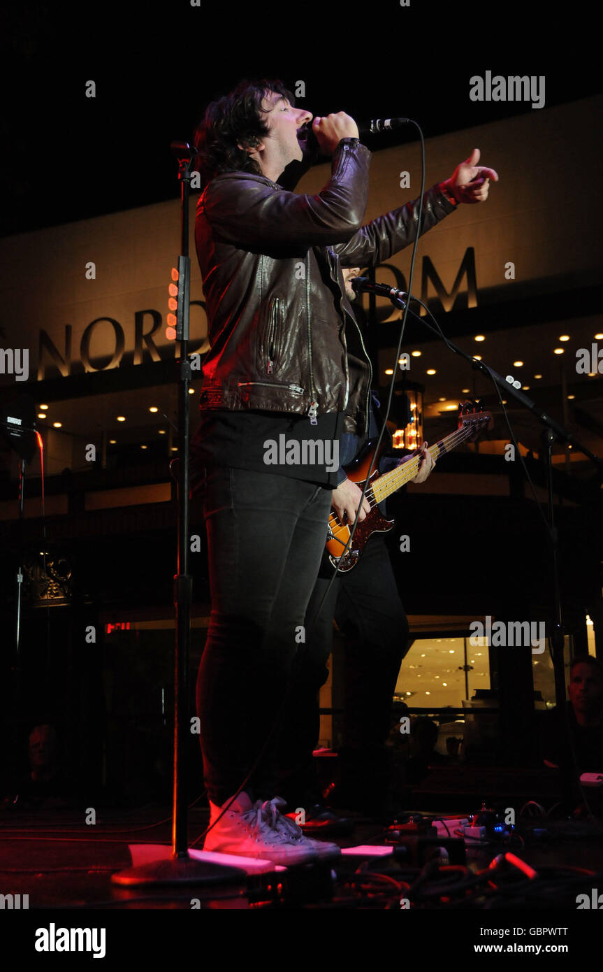 Los Angeles, CA, USA. 6th July, 2016. Tom Higgenson, Plain White T's ...