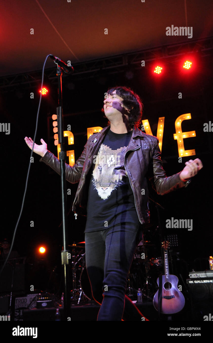 Los Angeles, CA, USA. 6th July, 2016. Tom Higgenson, Plain White T's ...