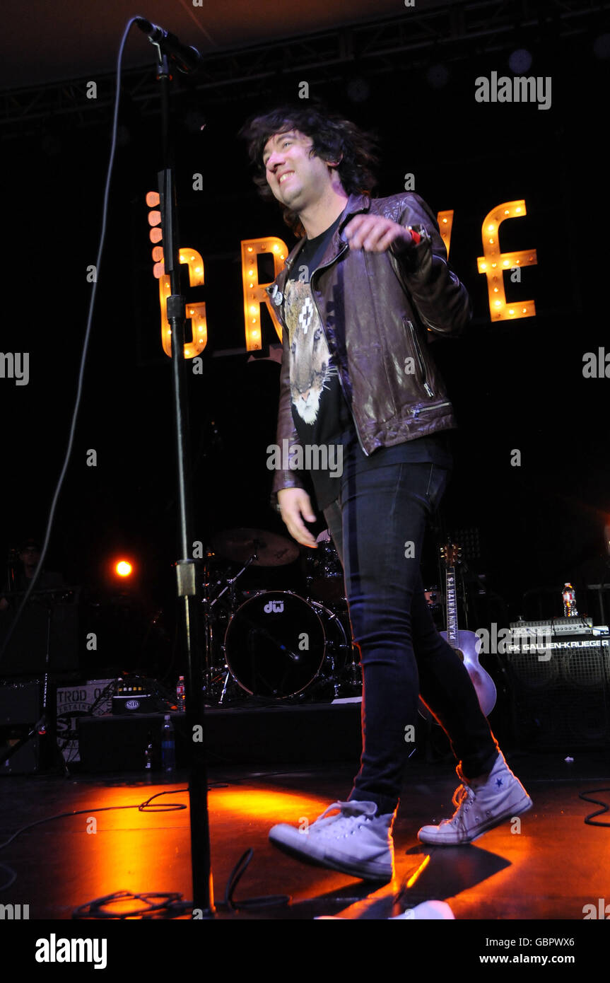 Los Angeles, CA, USA. 6th July, 2016. Tom Higgenson, Plain White T's ...