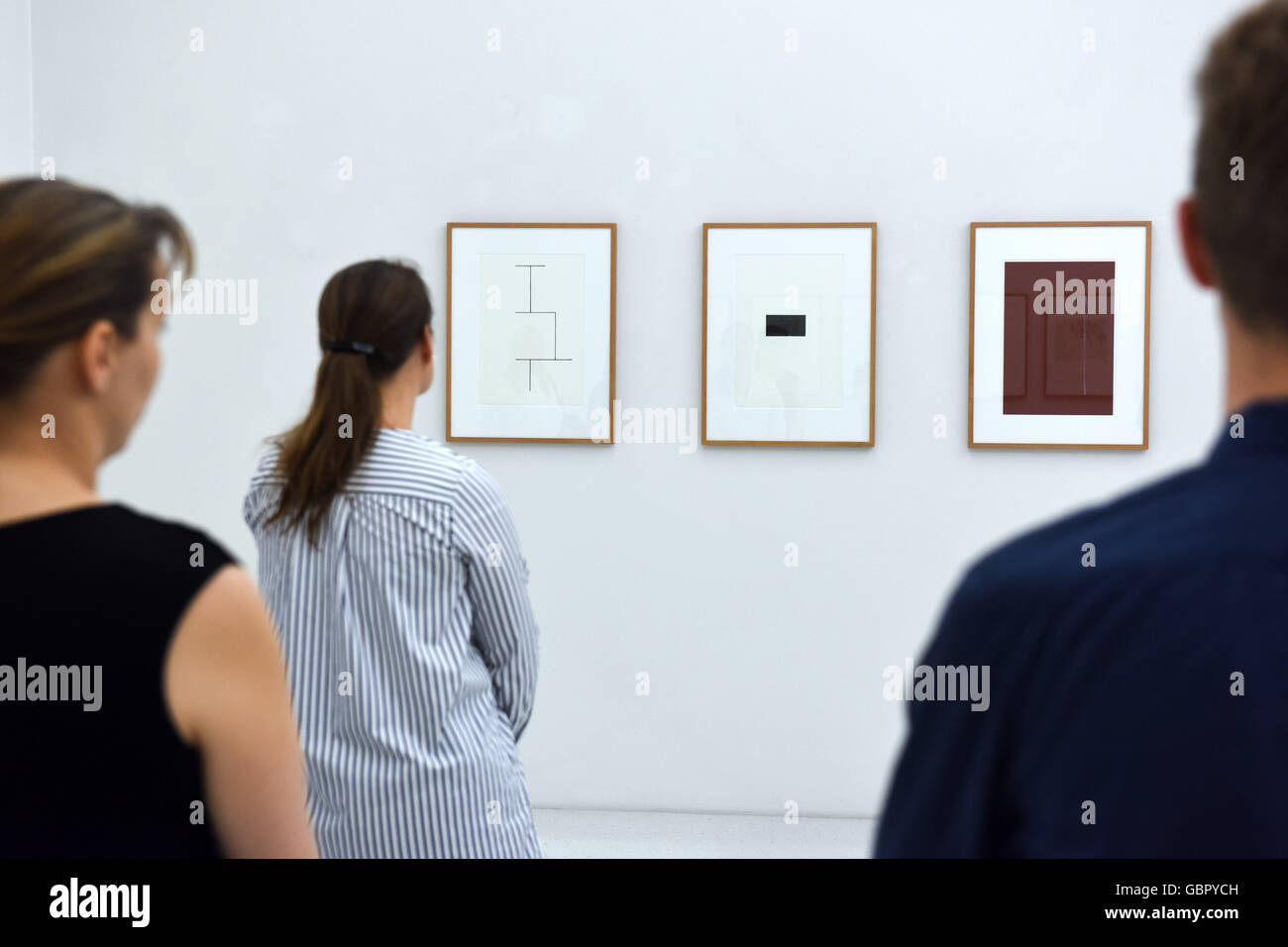 Kassel, Germany. 7th July, 2016. Visitors stand in front of the ...