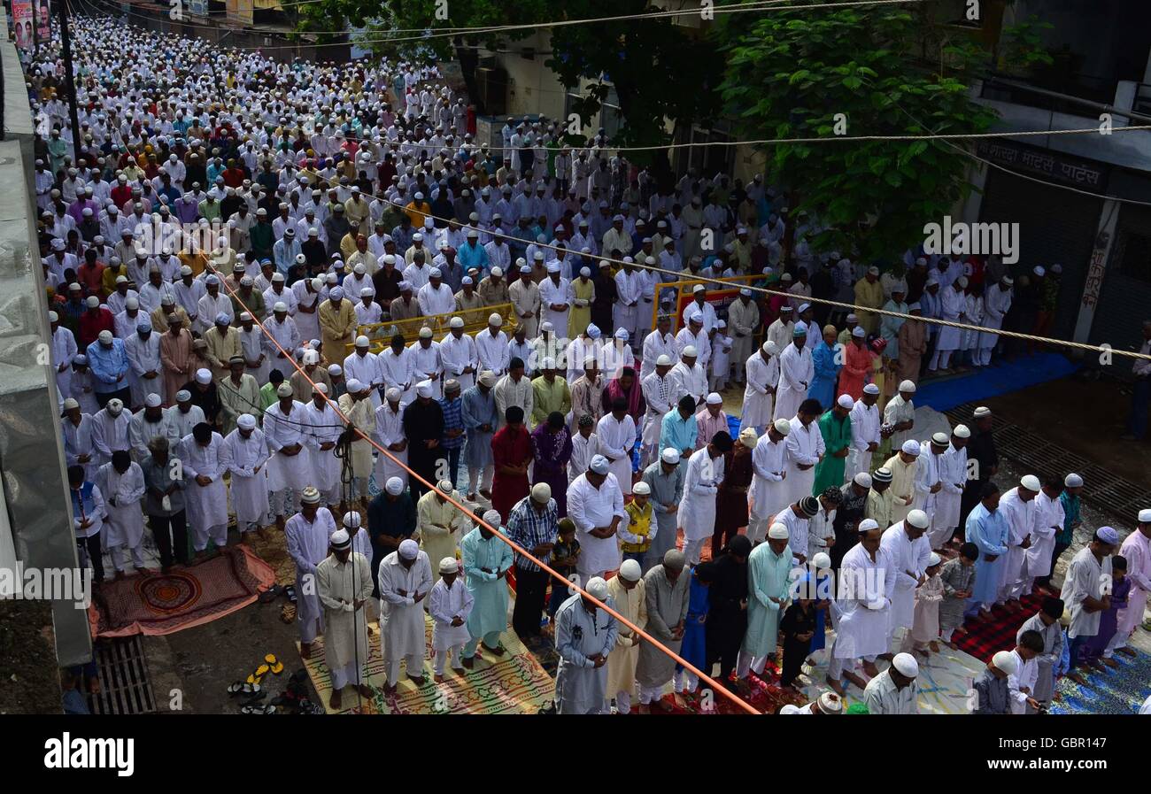 Eid ul fitra hi-res stock photography and images - Alamy