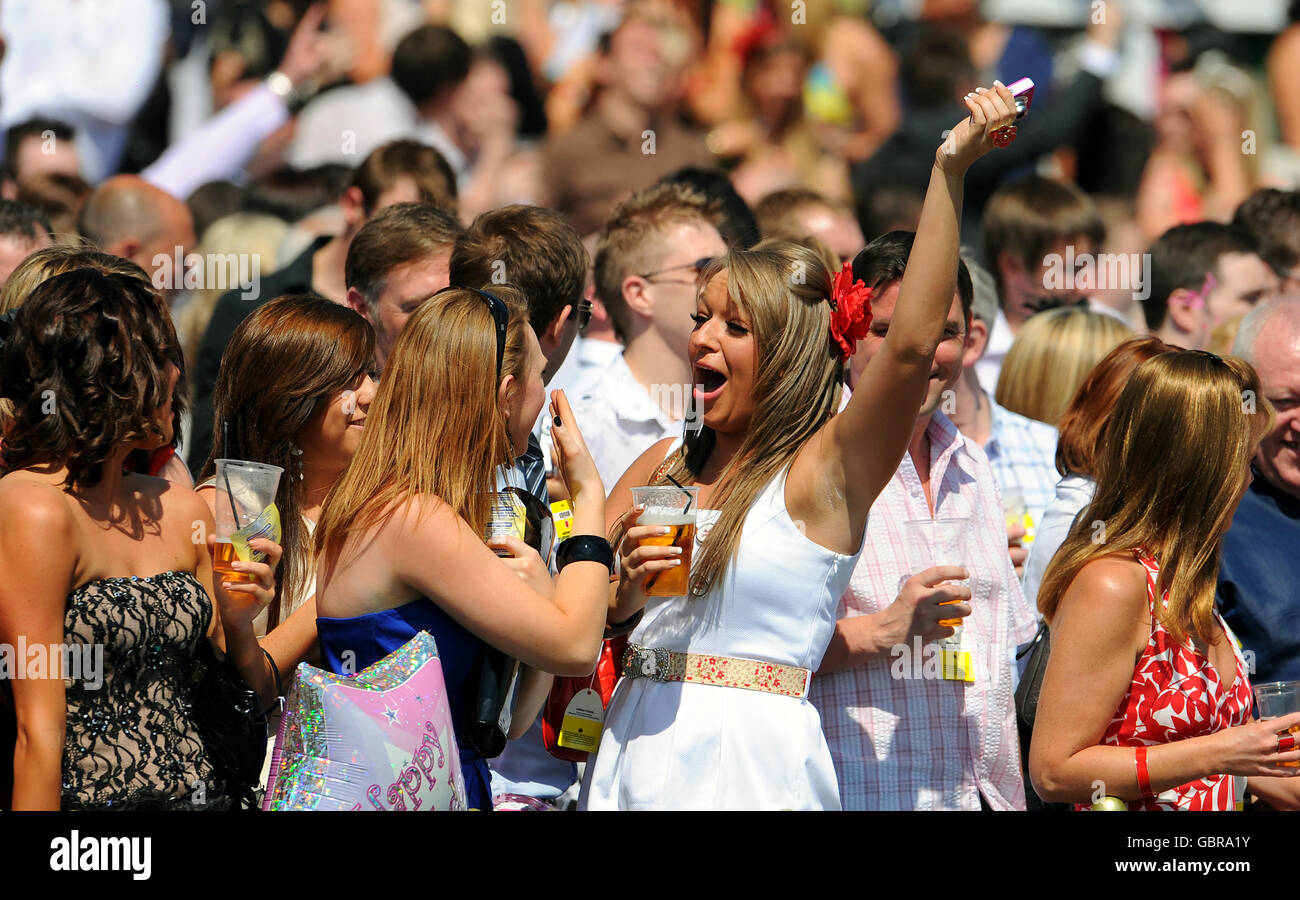 Horse Racing - Haydock Park Stock Photo - Alamy