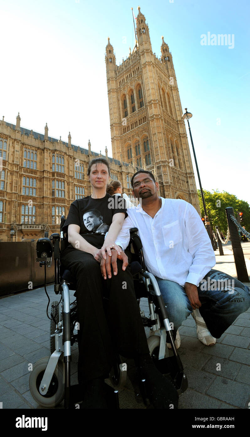 Debbie purdy with her husband omar hi-res stock photography and images ...