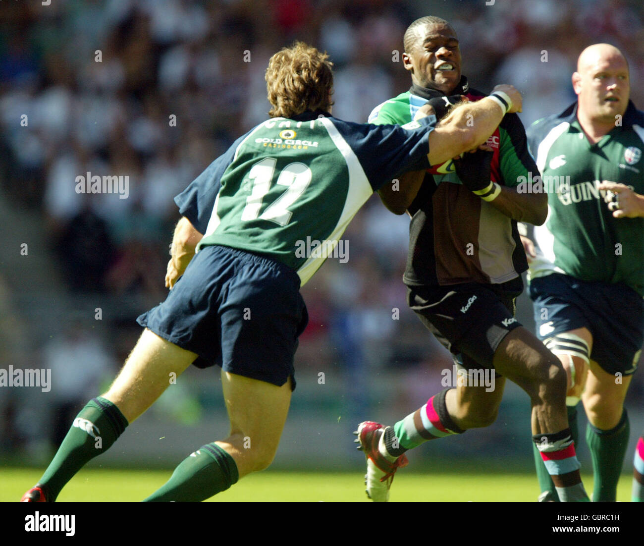 London Irish's Mike Catt high tackles Harlequins' Ugo Monye Stock Photo ...