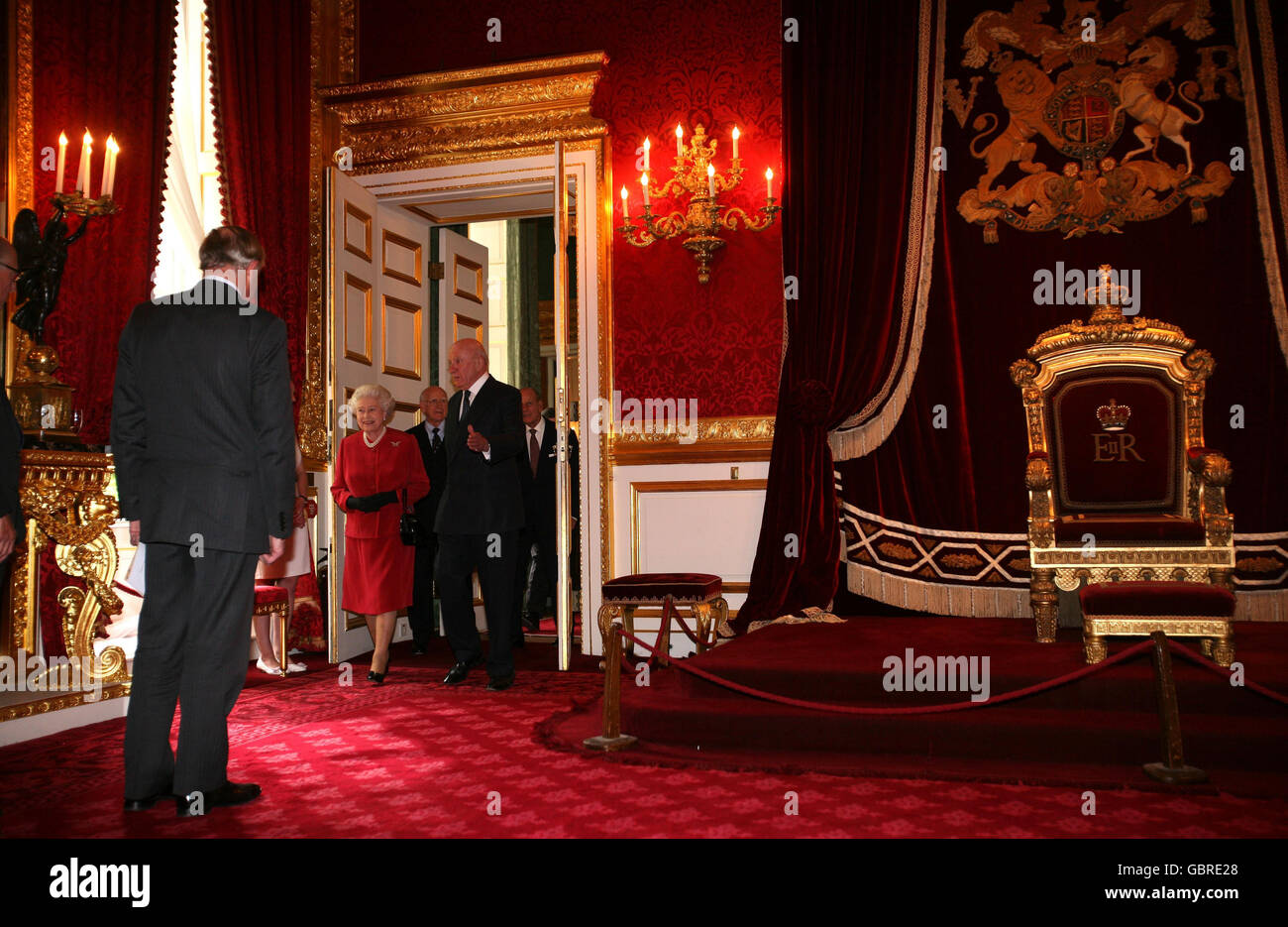 Queen attends pilgrims reception hi-res stock photography and images ...