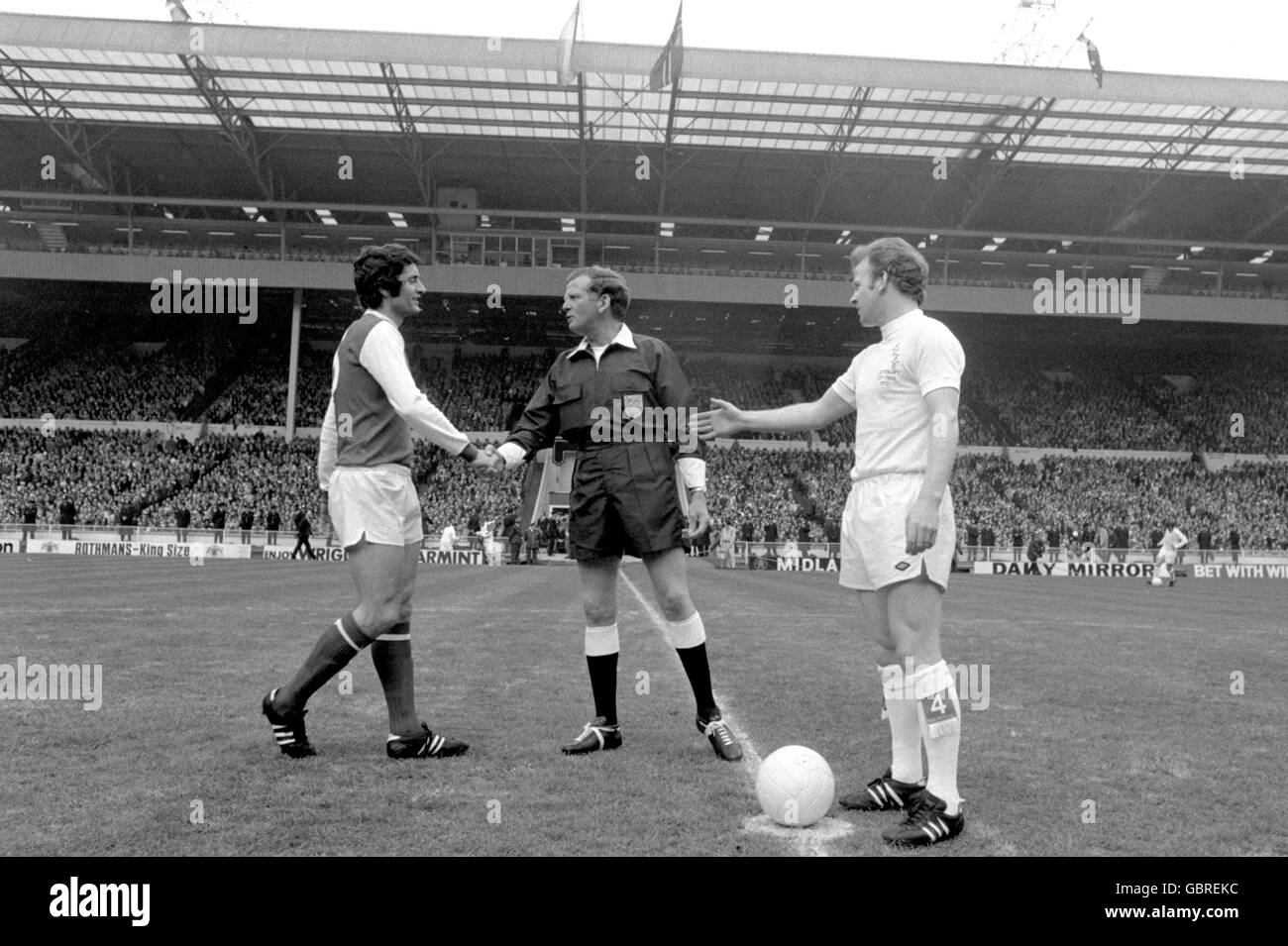 Arsenal captain Frank McLintock (l) shakes hands with referee David ...