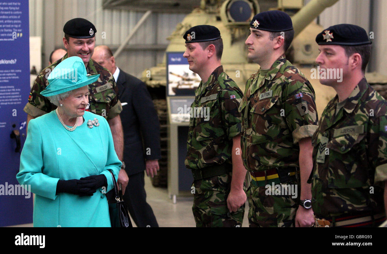 Queen opens tank exhibition Stock Photo - Alamy