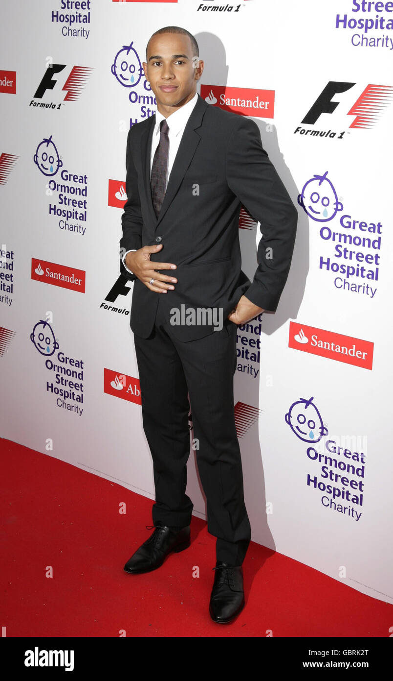 Formula one world champion lewis hamilton pose hi-res stock photography ...