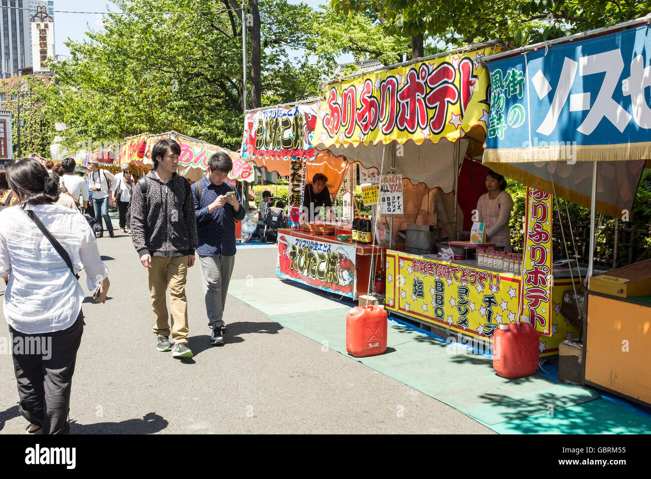 Colourful food stalls at Sensō-ji Buddhist temple in Asakusa, Tokyo ...