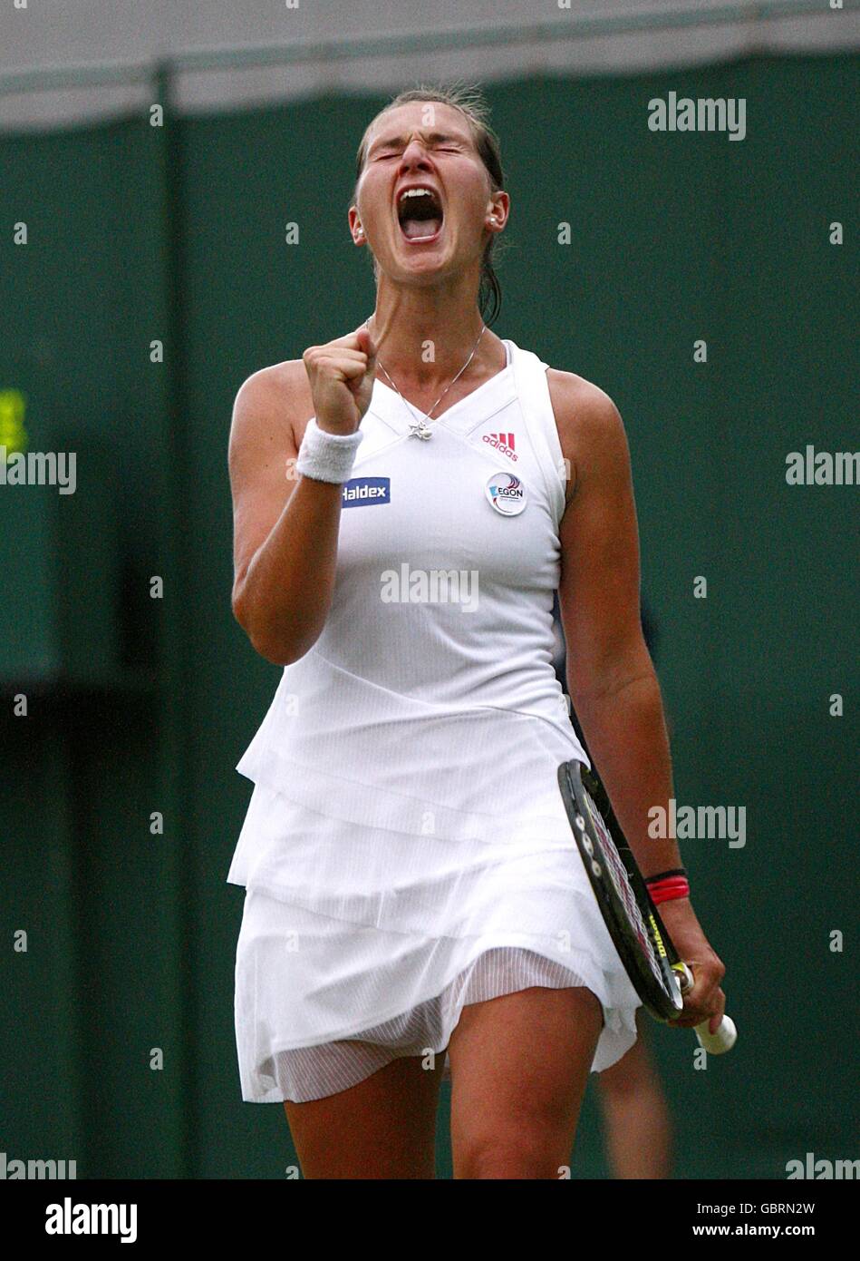Great Britain's Georgie Stoop celebrates after winning the second set ...