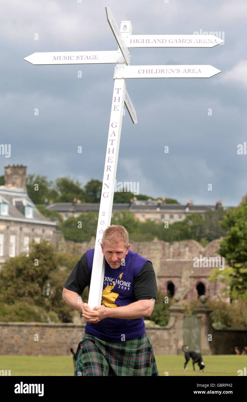 Village gathering place hi-res stock photography and images - Alamy