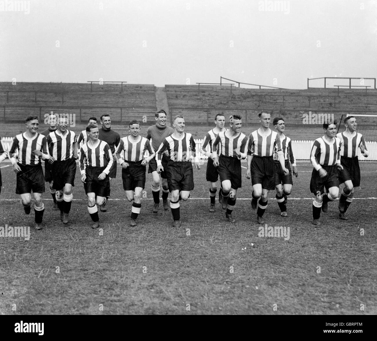 Meadow lane notts county terrace hi-res stock photography and images ...