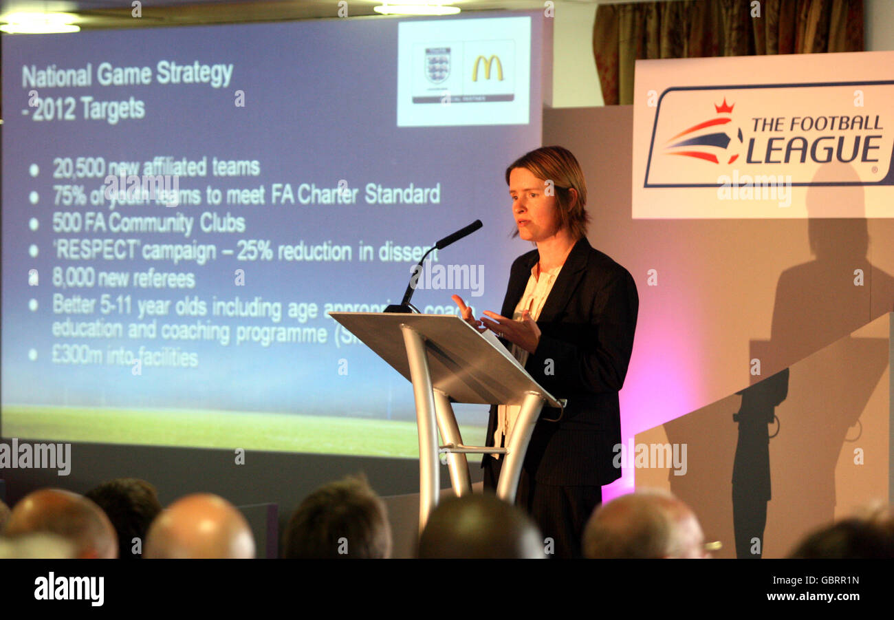 Kelly simmons football hi-res stock photography and images - Alamy