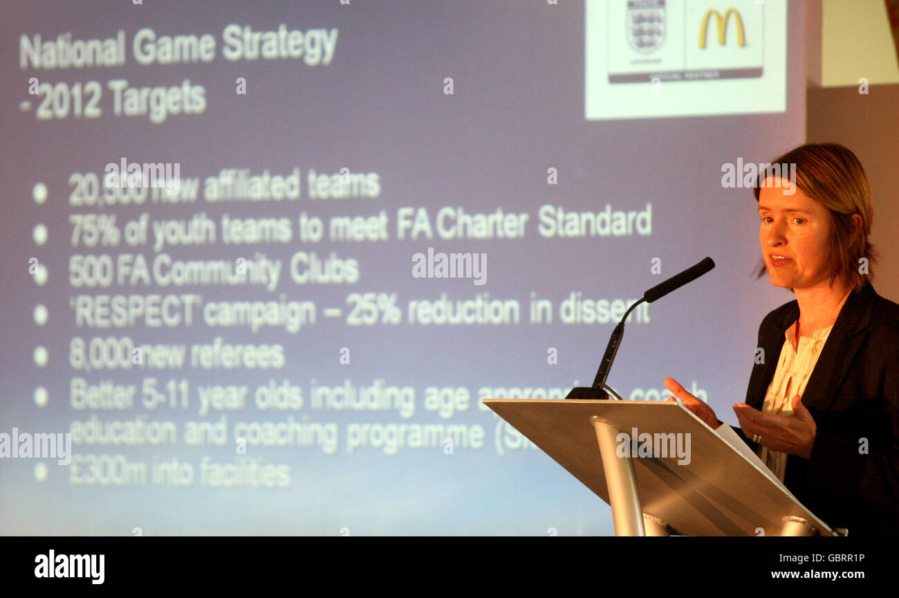 Kelly simmons football hi-res stock photography and images - Alamy