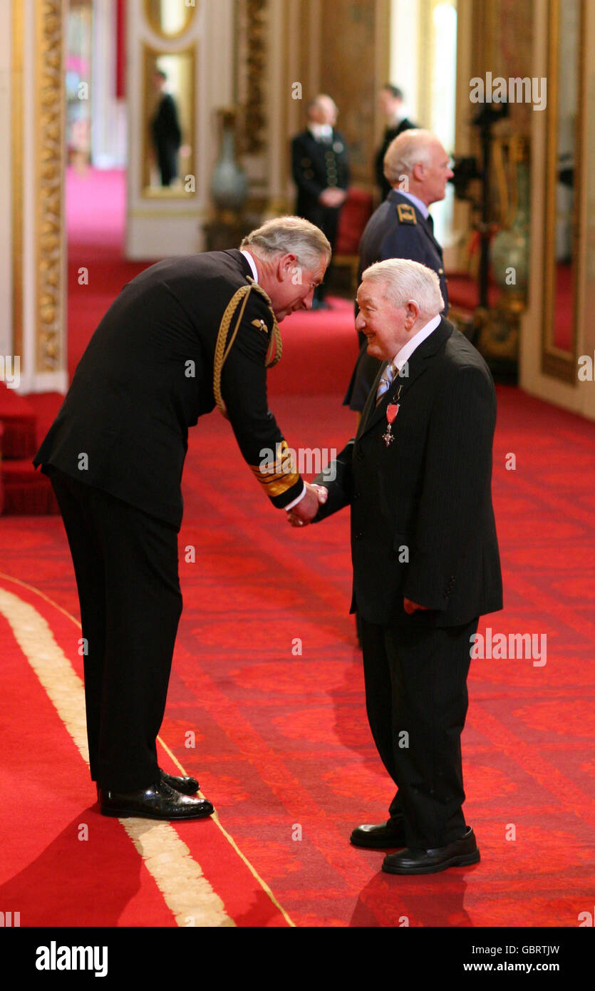 Cyclist Edward Wingrave, 91, from London, is made an MBE by the Prince ...