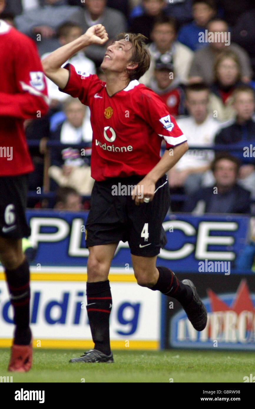 Manchester uniteds gabriel heinze celebrates his goal on his debut hi ...