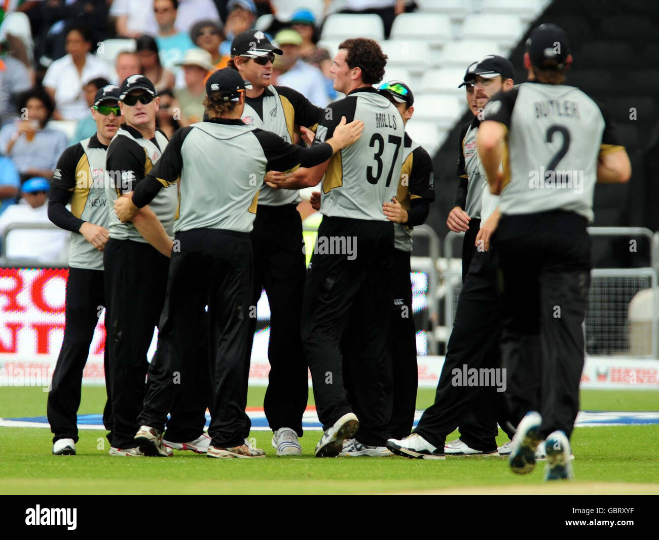 New Zealand's players celebrate the wicket of Sri Lanka's Chamara Silva ...