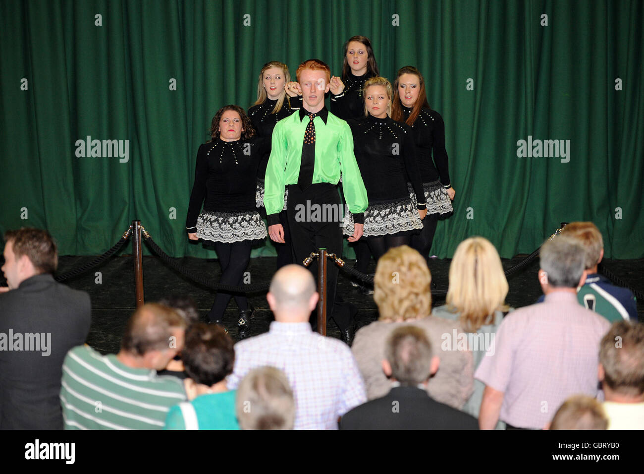 Horse Racing - Totepool Irish Day - Sandown Park Stock Photo - Alamy