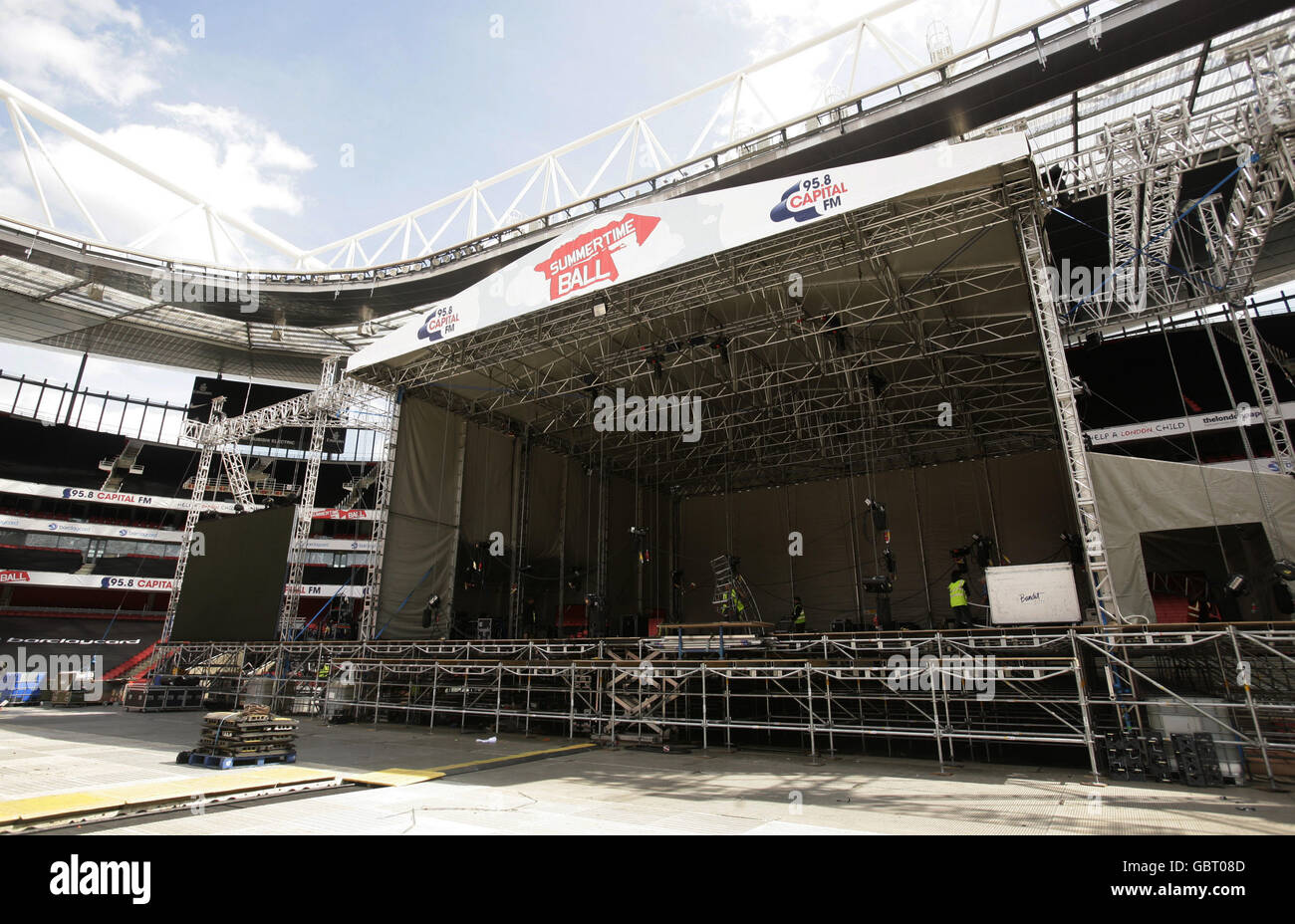 Venue capital fm summertime ball hi-res stock photography and images ...