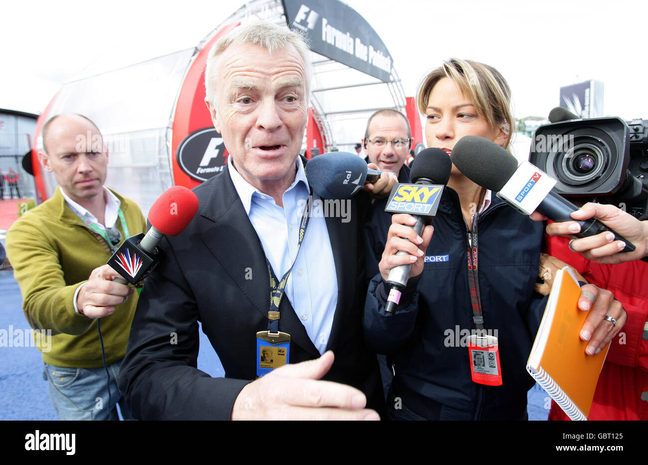 F1 reporters hi-res stock photography and images - Alamy