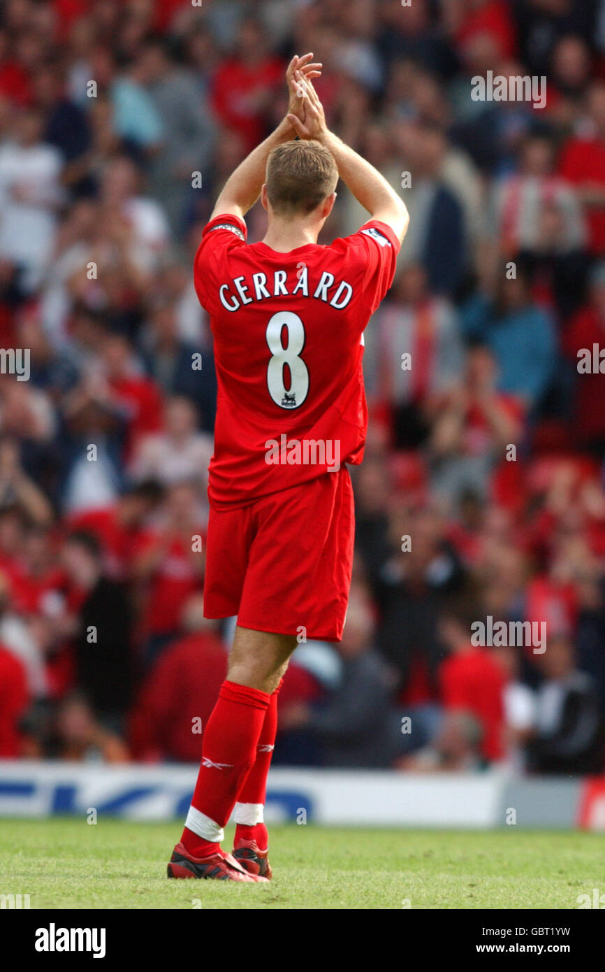 Liverpool's Steven Gerrard applauds the Anfield crowd Stock Photo - Alamy