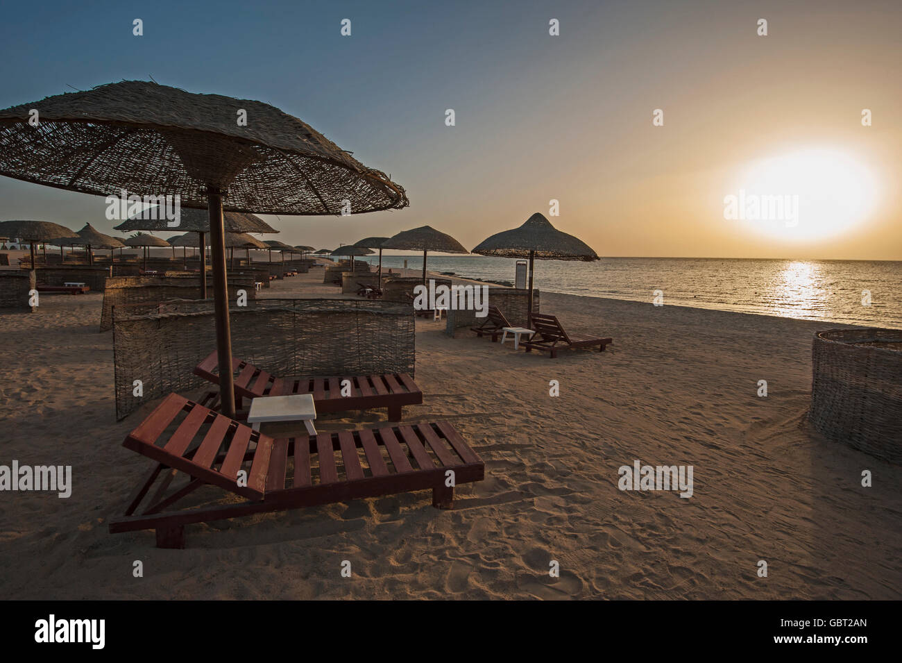 Sun loungers tropical beach resort hi-res stock photography and images ...