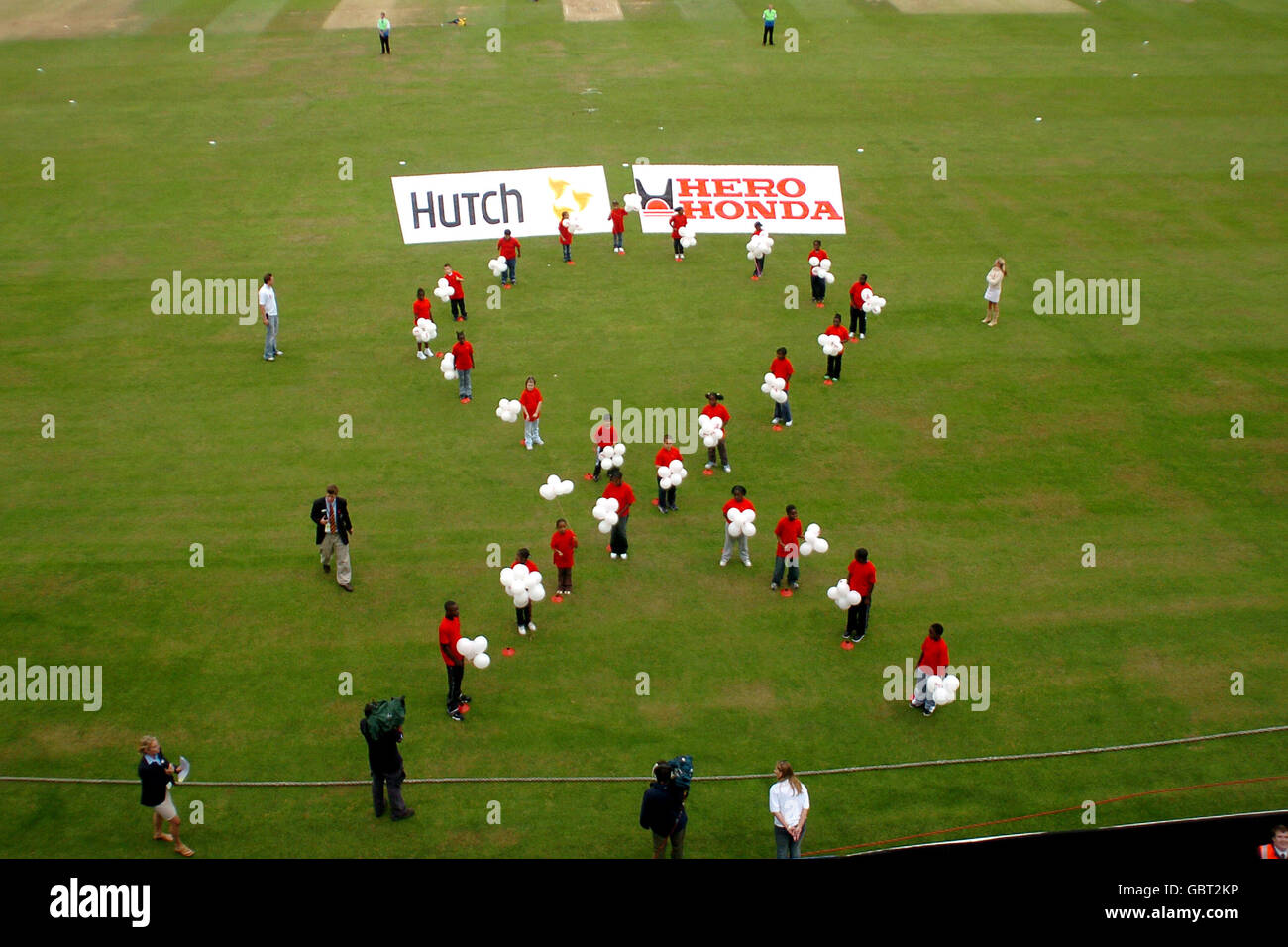Cricket charity balloon hi-res stock photography and images - Alamy
