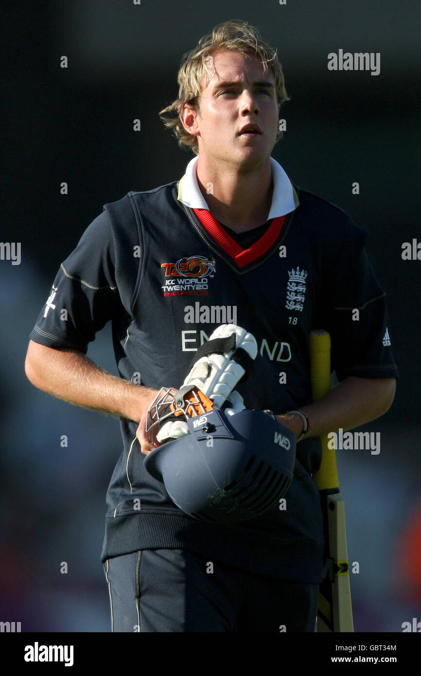 Stuart broad batting england hi-res stock photography and images - Alamy