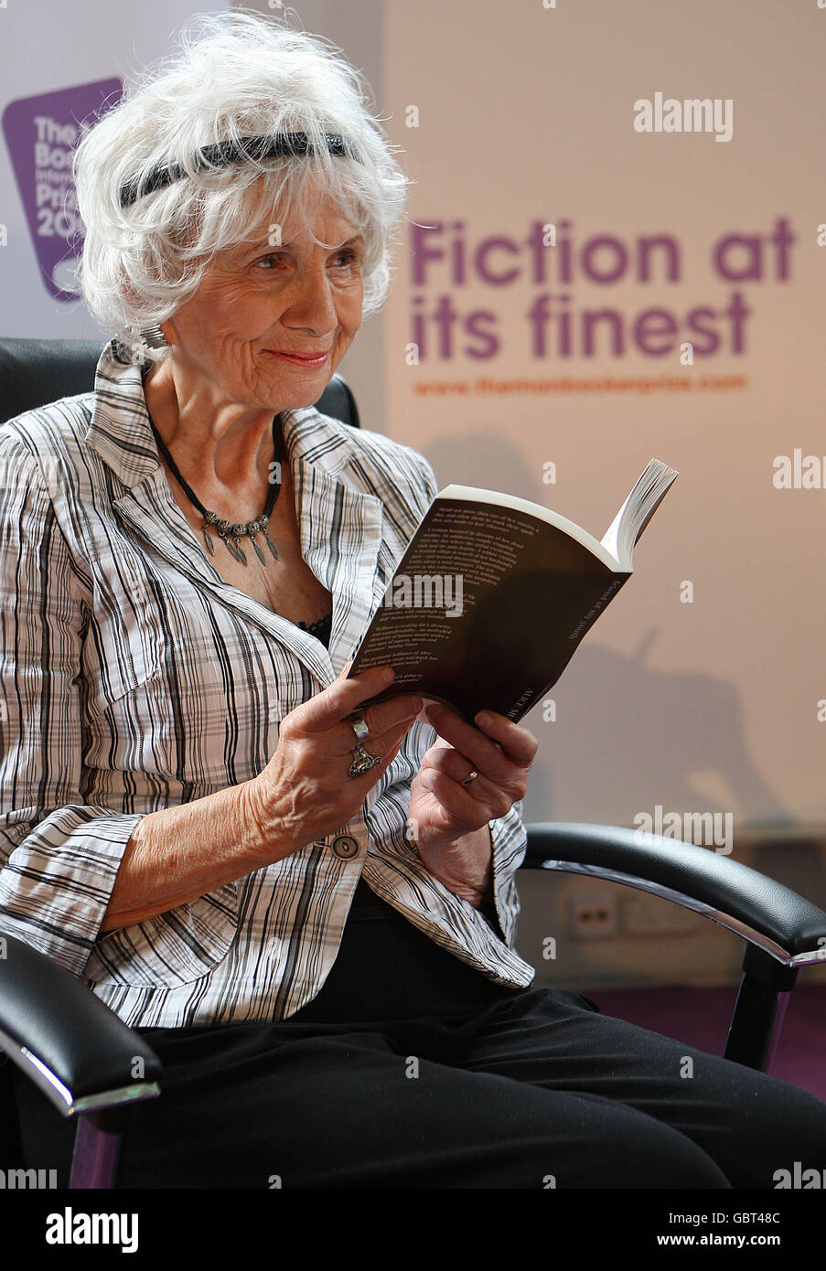 Canadian Author Alice Munro winner of the 2009 Booker International ...