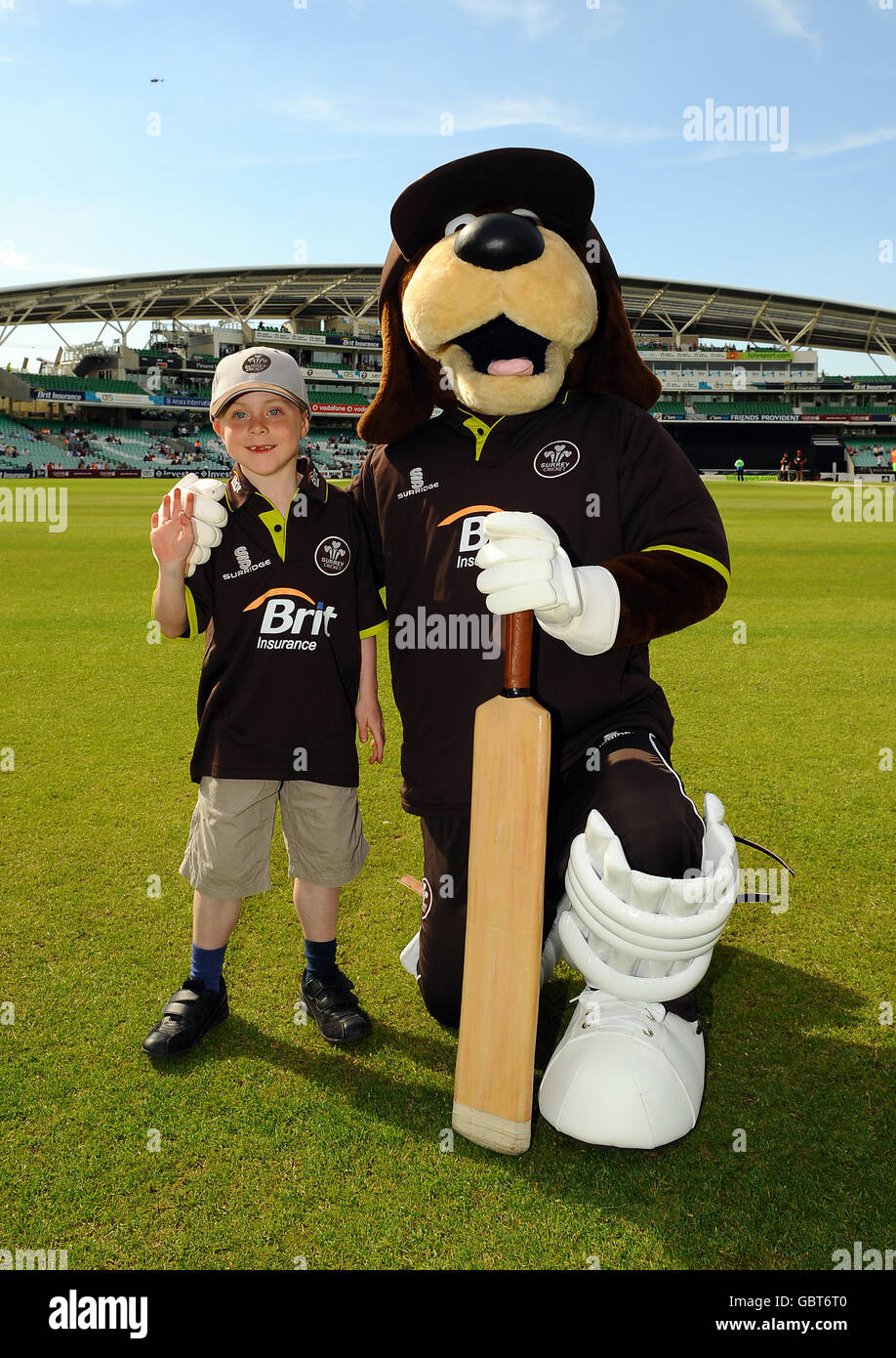 Surrey mascot Kenny Kennington with the day's mascot (left Stock Photo ...