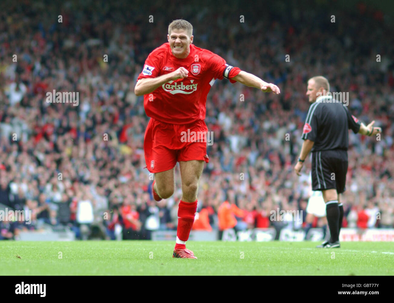 Steven gerrard celebrates hi-res stock photography and images - Alamy